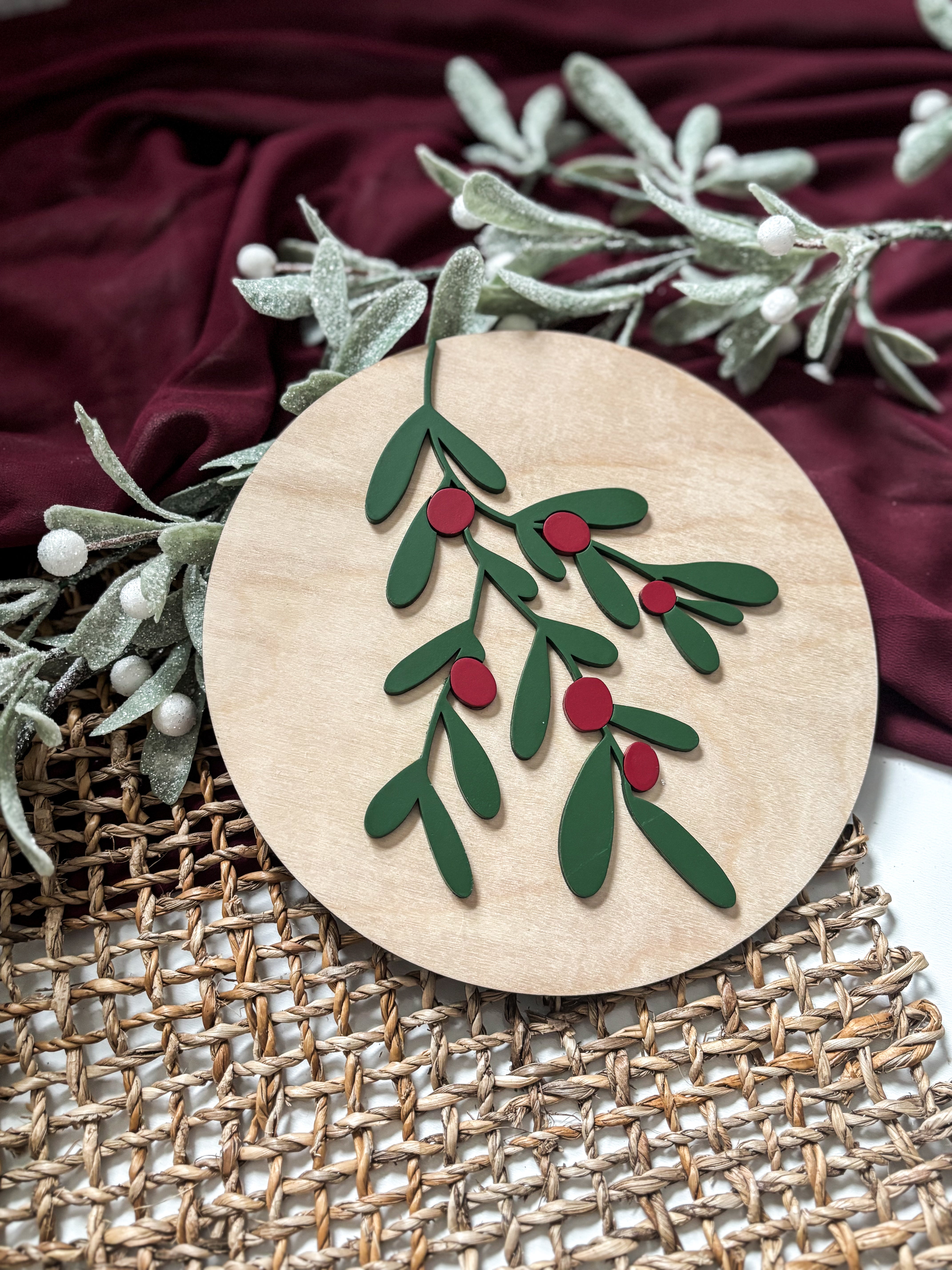 Mistletoe Round Sign – Wise Words Studio